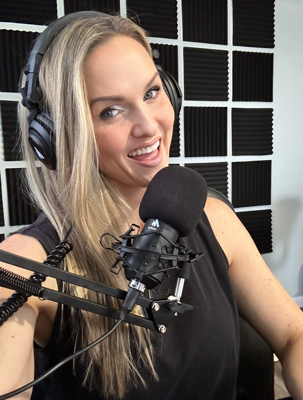 Meet Amber Larkins - Bold Journey Magazine