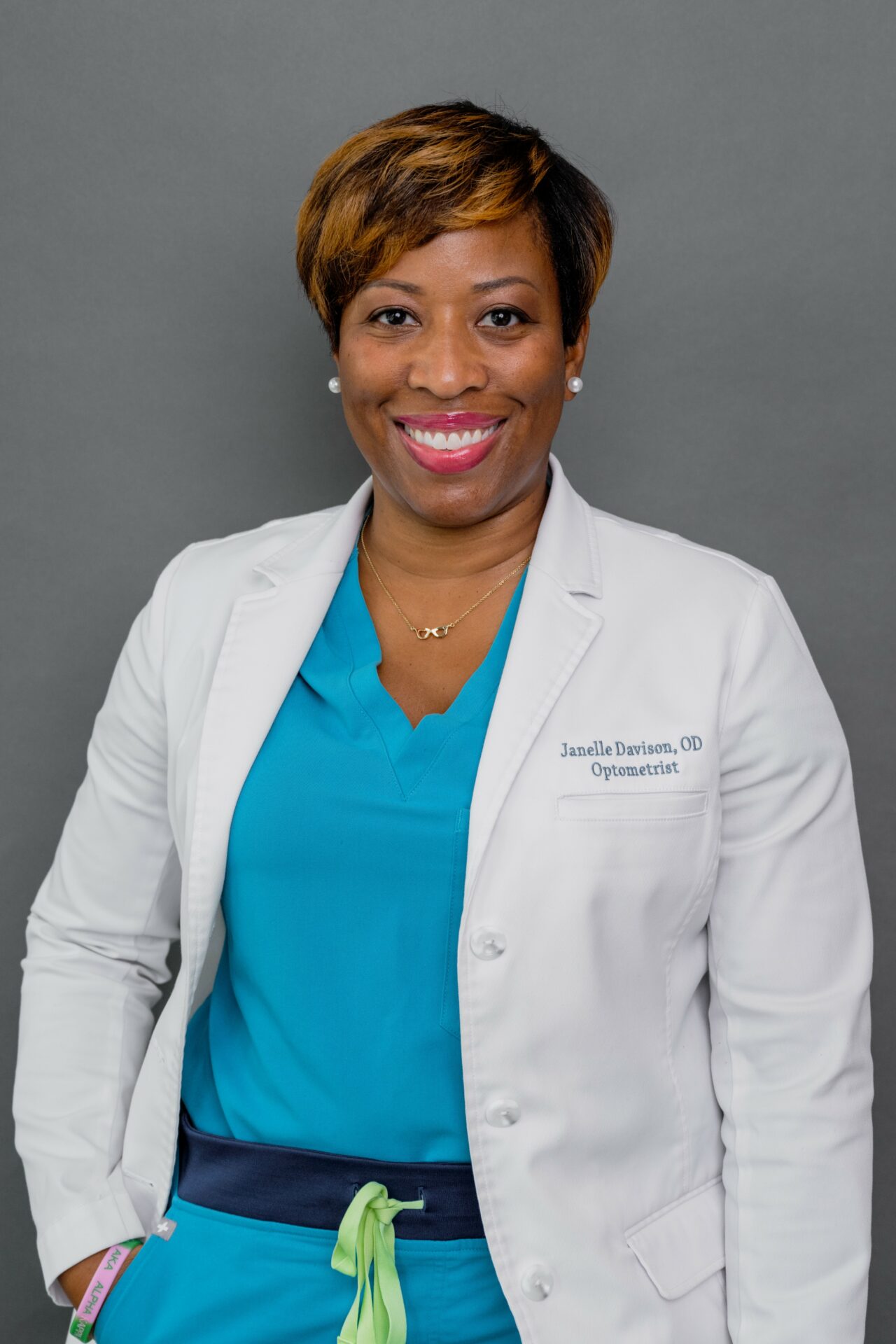 Meet Dr. Janelle Davison - Bold Journey Magazine