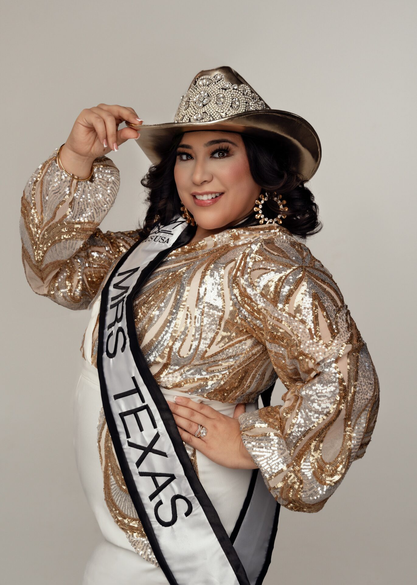 Meet Cynthia Flores Viles - Bold Journey Magazine
