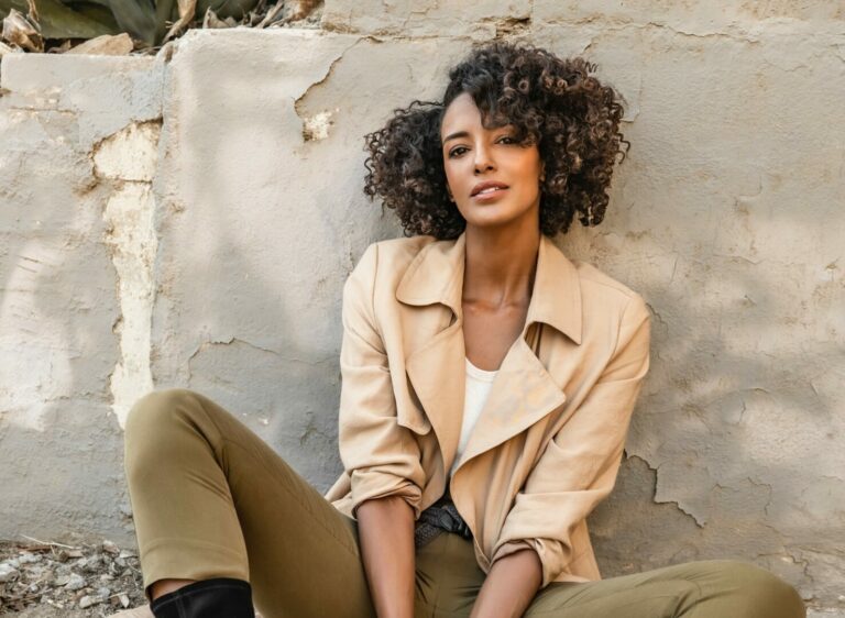 Meet Ella Thomas - Bold Journey Magazine